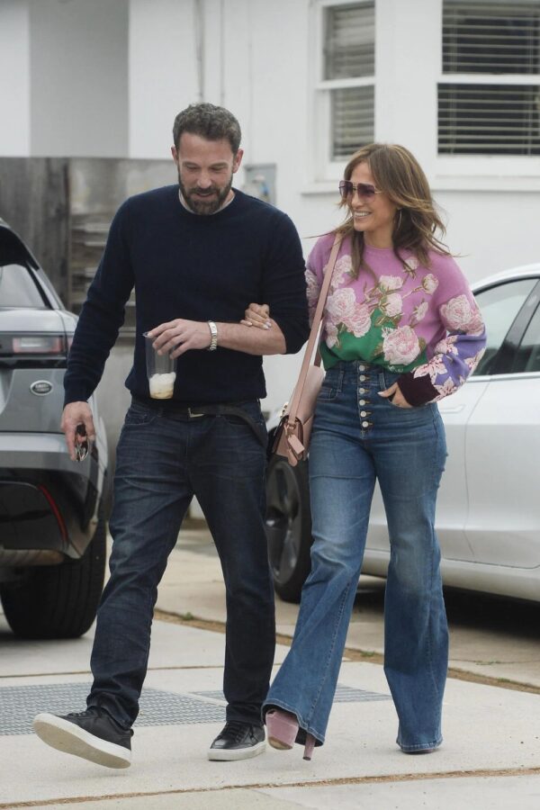What Are Bootcut Jeans? How to Wear Them? A Complete Guide