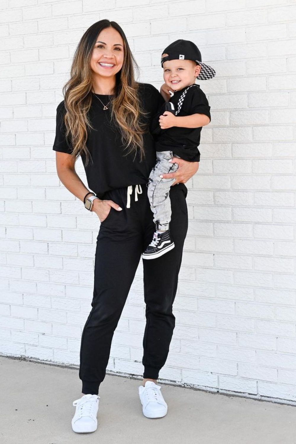 13 Chic Mom Outfits for Every Occasion