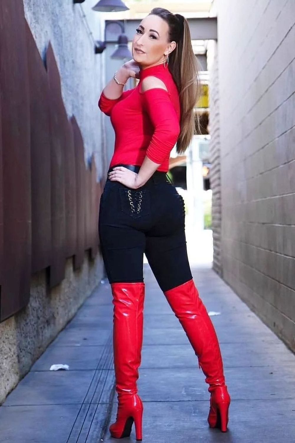 20+ Red Boots Outfits to Stand Out in Any Crowd