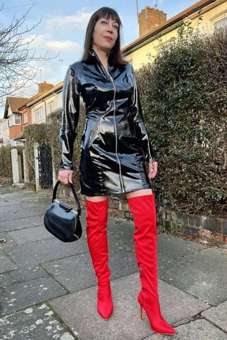 20+ Red Boots Outfits to Stand Out in Any Crowd