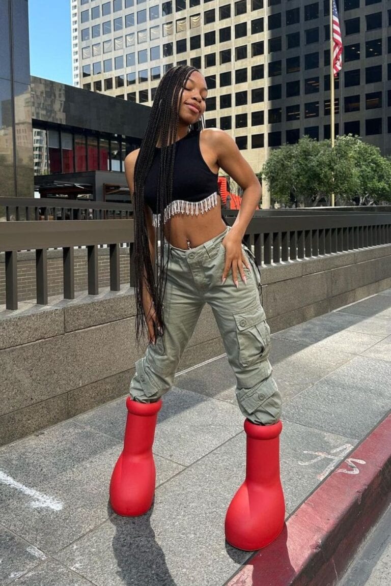 20+ Red Boots Outfits to Stand Out in Any Crowd