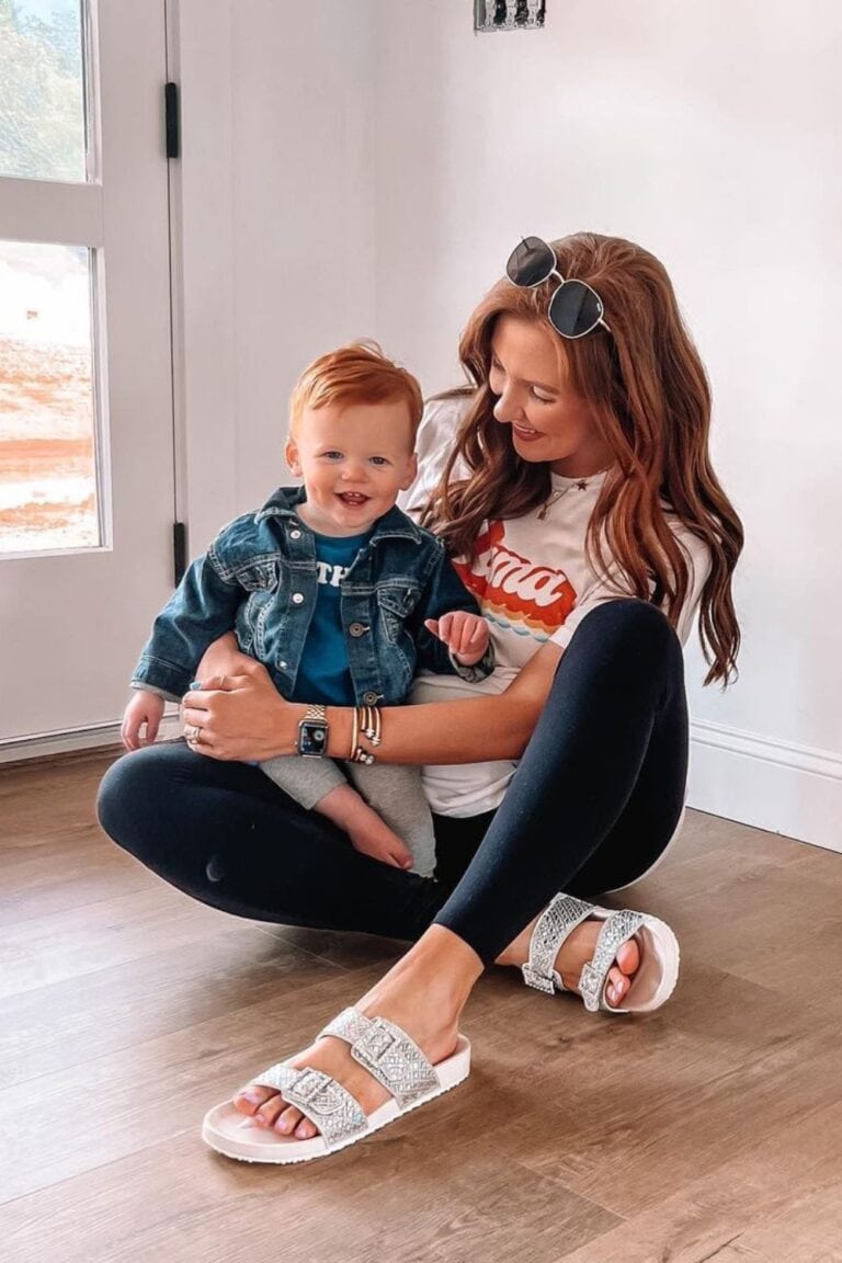 13 Chic Mom Outfits for Every Occasion