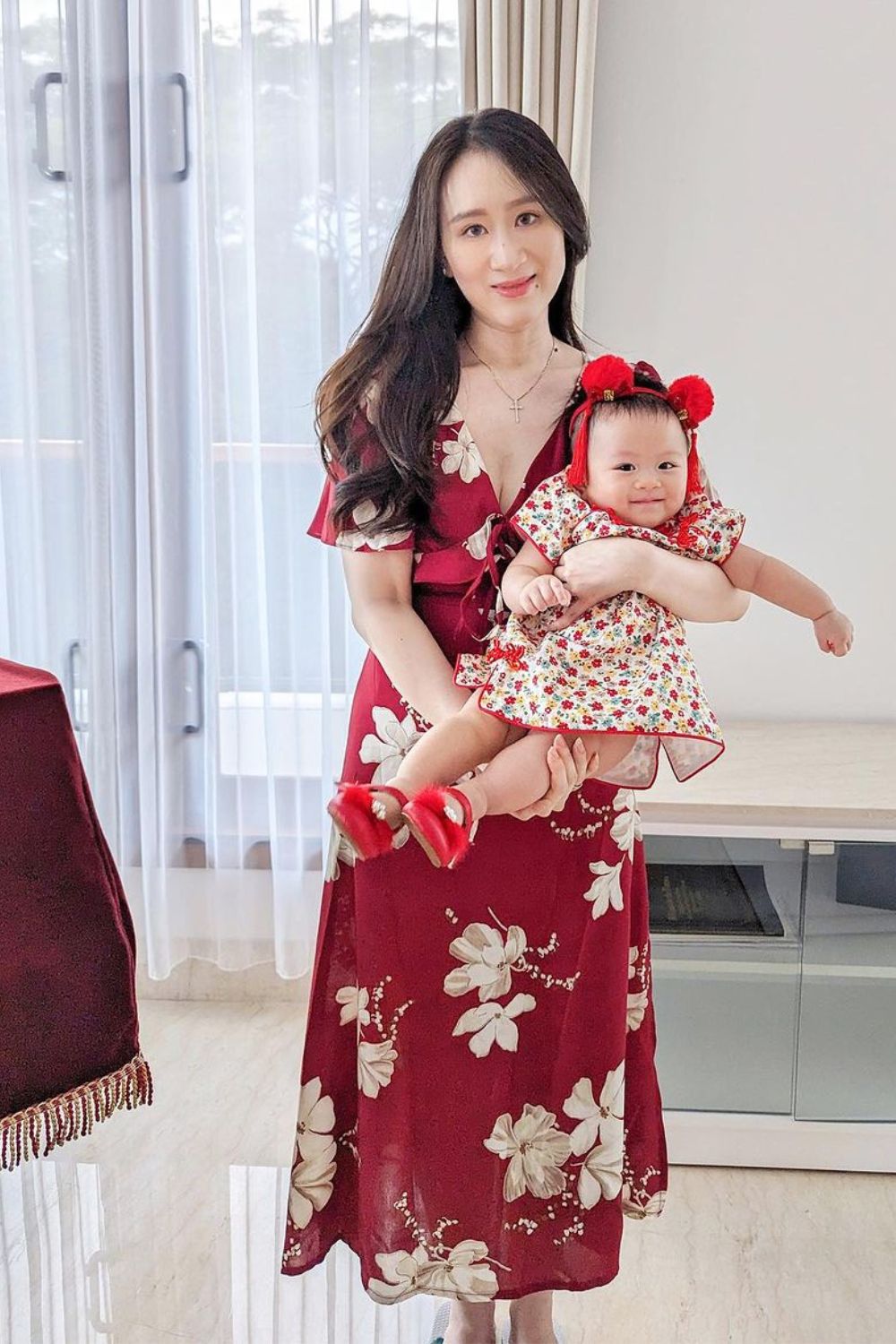 13 Chic Mom Outfits for Every Occasion