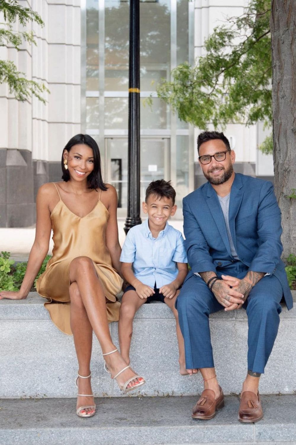 13 Chic Mom Outfits for Every Occasion