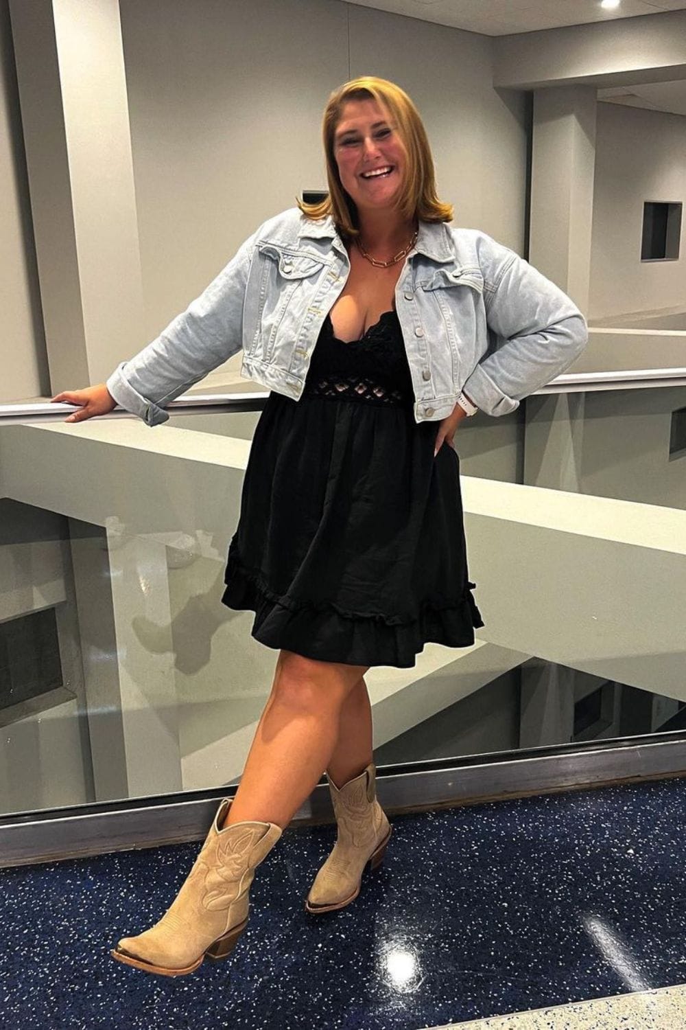 15 Country Concert Outfits for Women Over 40