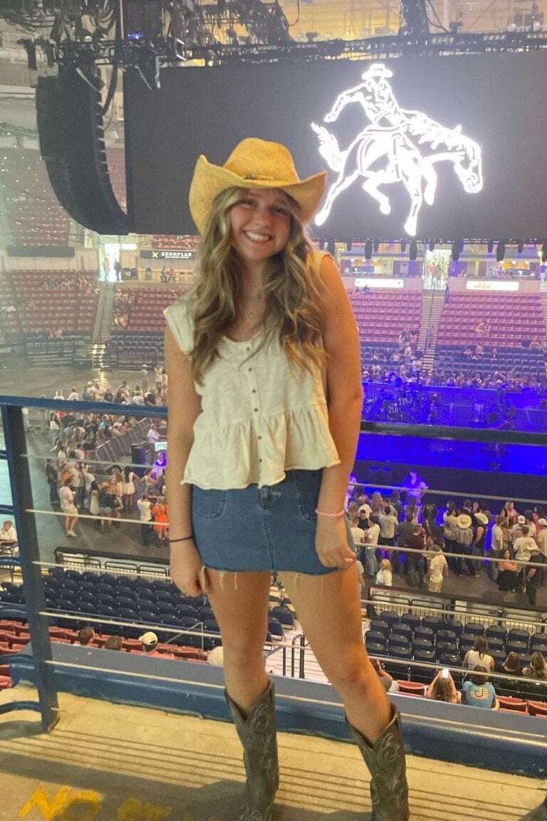 15+ Stylish Zach Bryan Concert Outfit Ideas