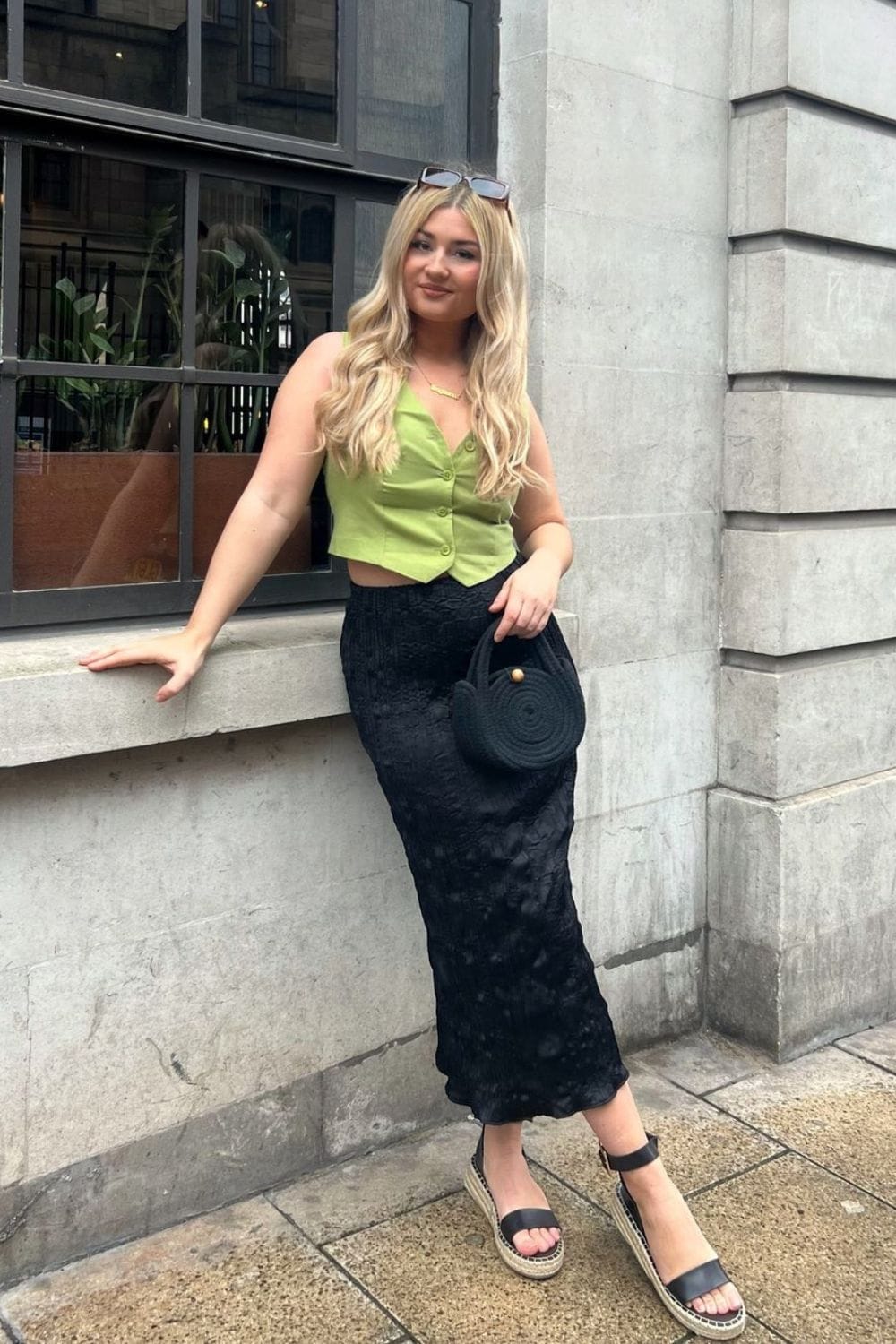 17 Modern Midi Skirt Outfits for Every Occasion