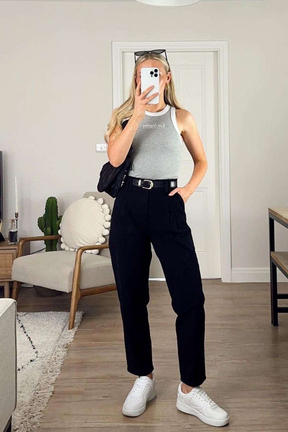 19 Incredibly Chic Black Pants Outfits