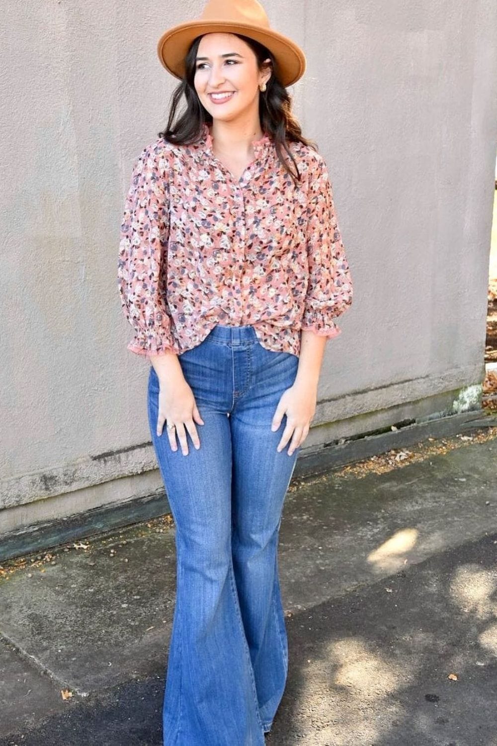 12 Chic Flare Pants Outfits for an Effortlessly Cool Look