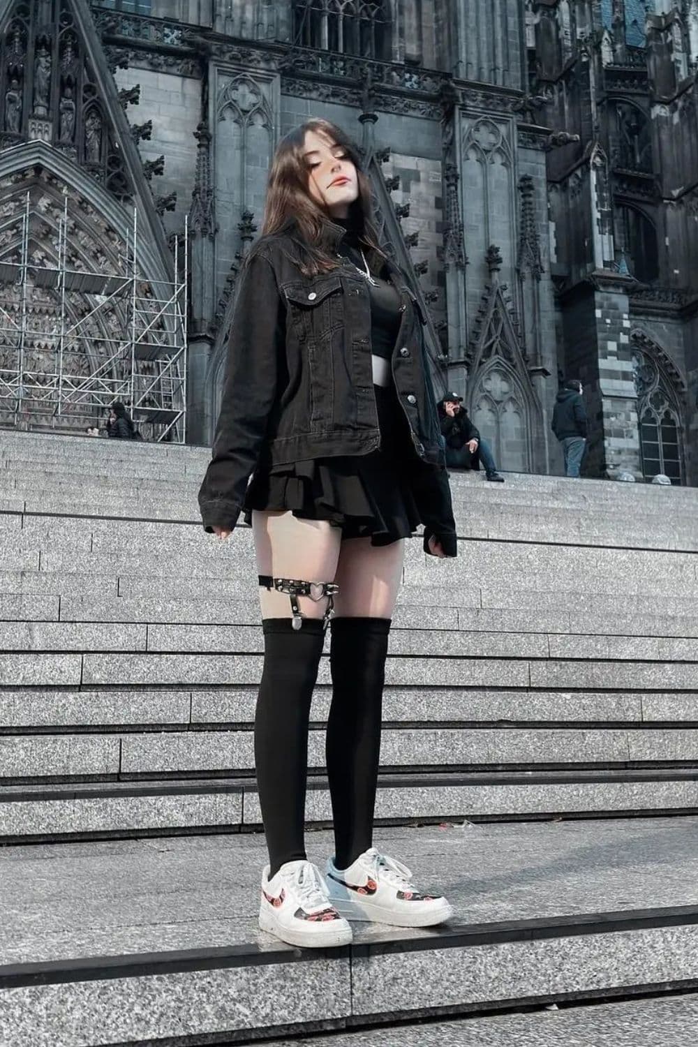 18 Grunge Outfits That Make You Look Like a Rockstar