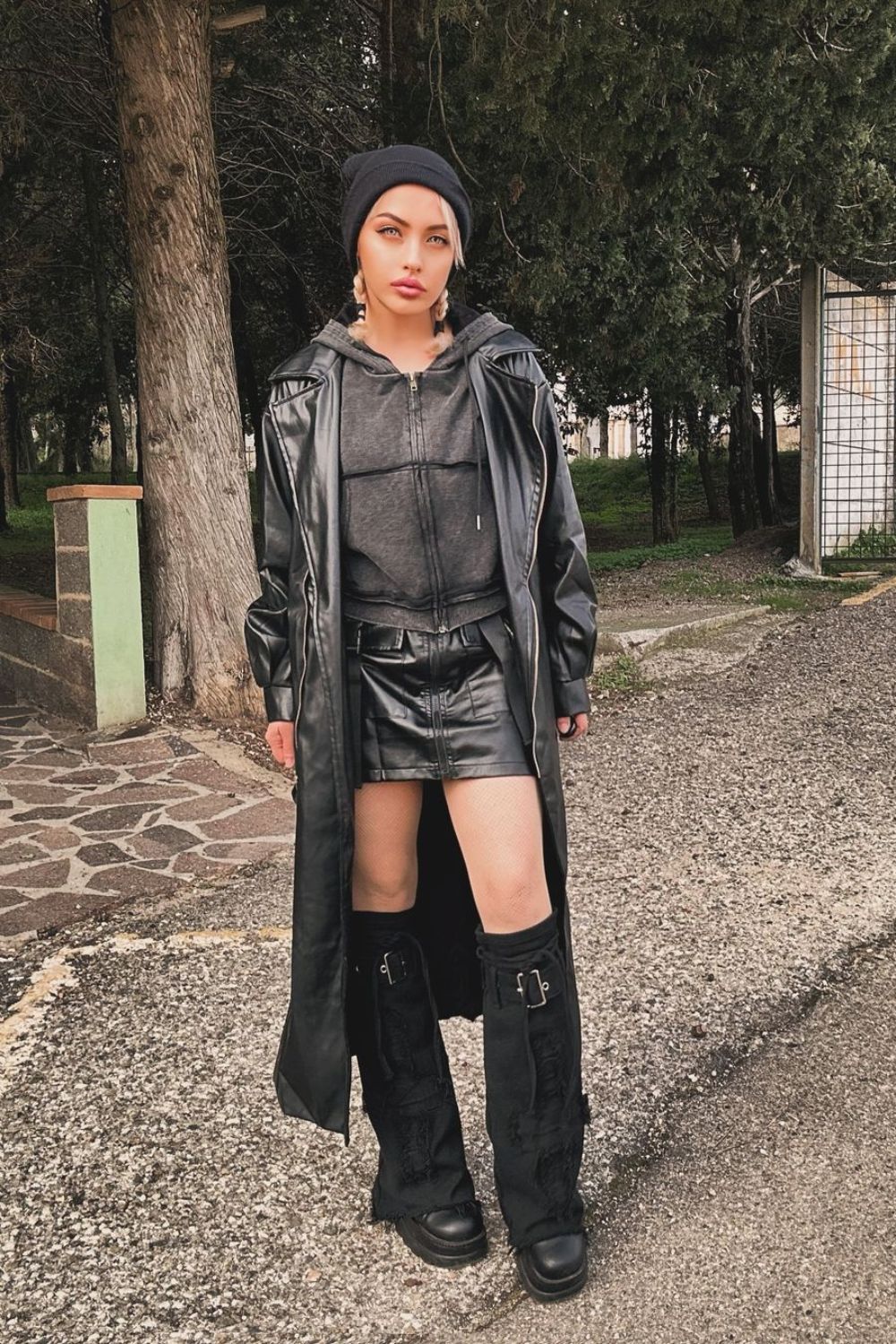 18 Grunge Outfits That Make You Look Like a Rockstar