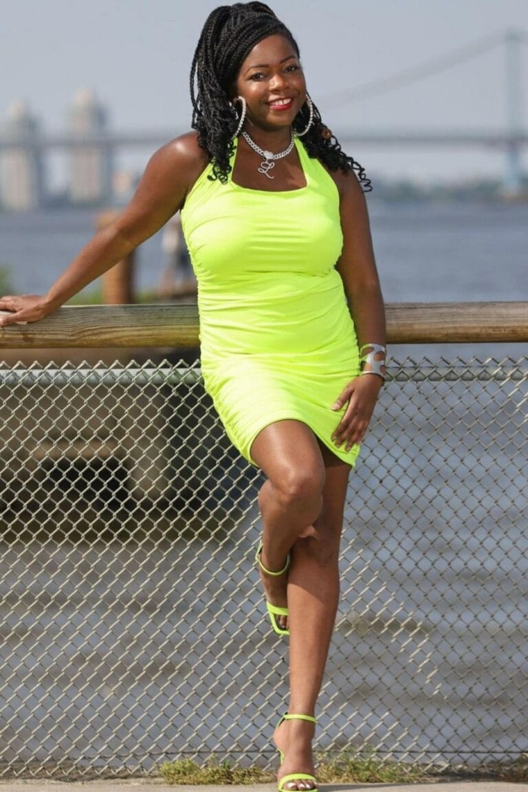 What to Wear on a Boat: 22 Chic Boat Outfits for Women