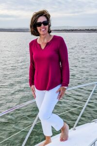 What to Wear on a Boat: 22 Chic Boat Outfits for Women