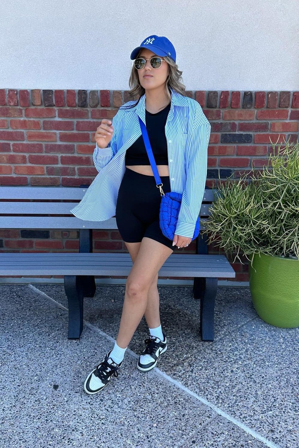 19 Stylish Soccer Mom Outfits That Are Comfy and Cute