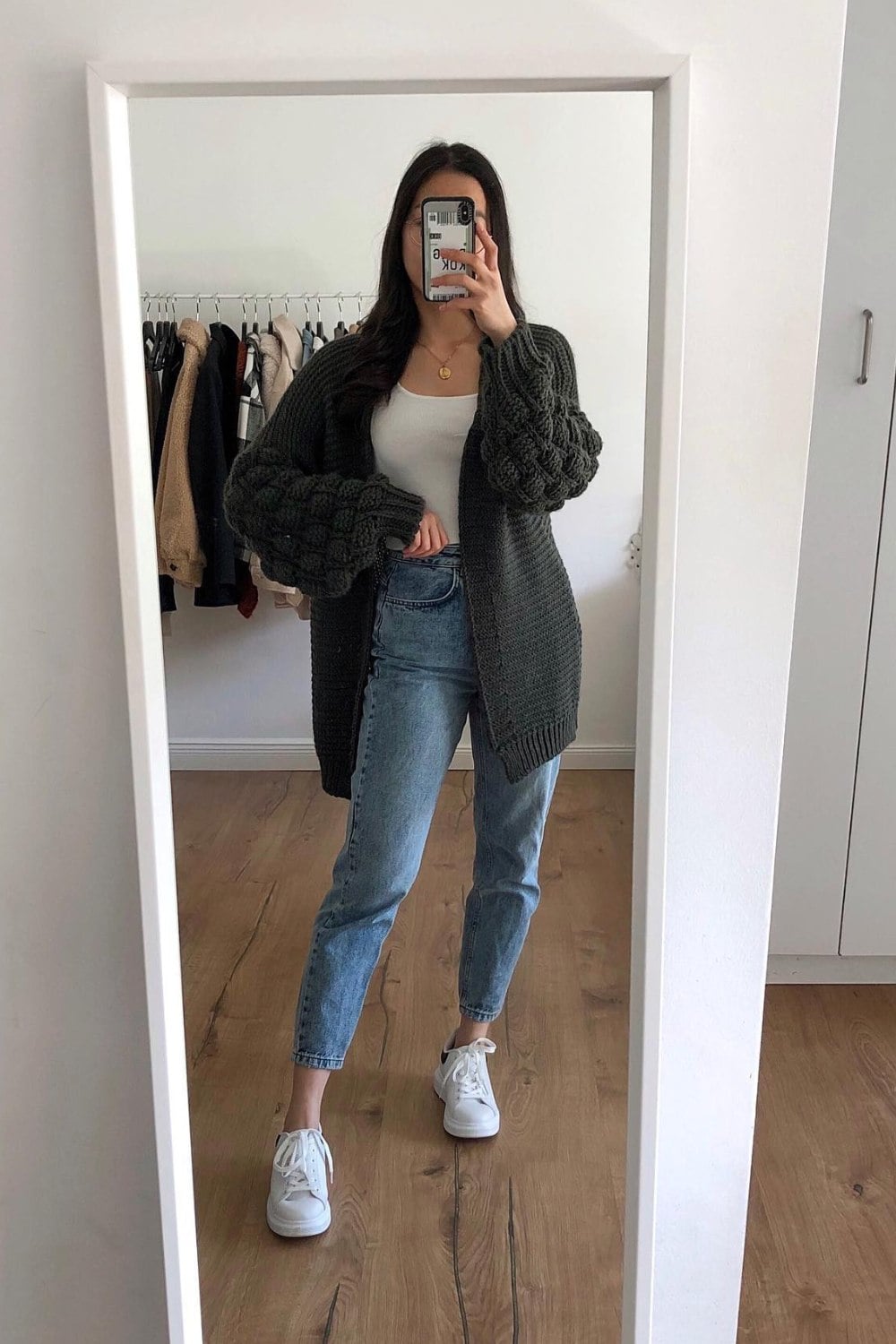 18 Cardigan Outfit Ideas That Are Cozy Yet Stylish