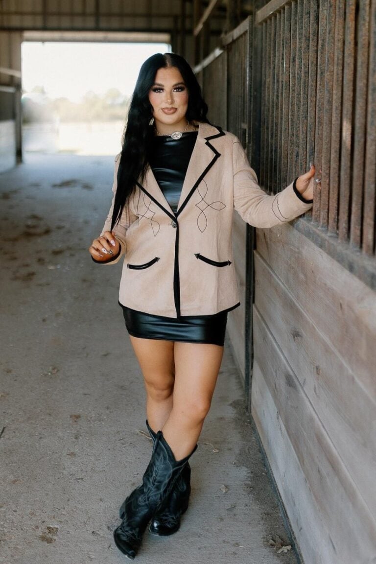 22 Stylish Rodeo Outfit Ideas to Lasso Up Your Look