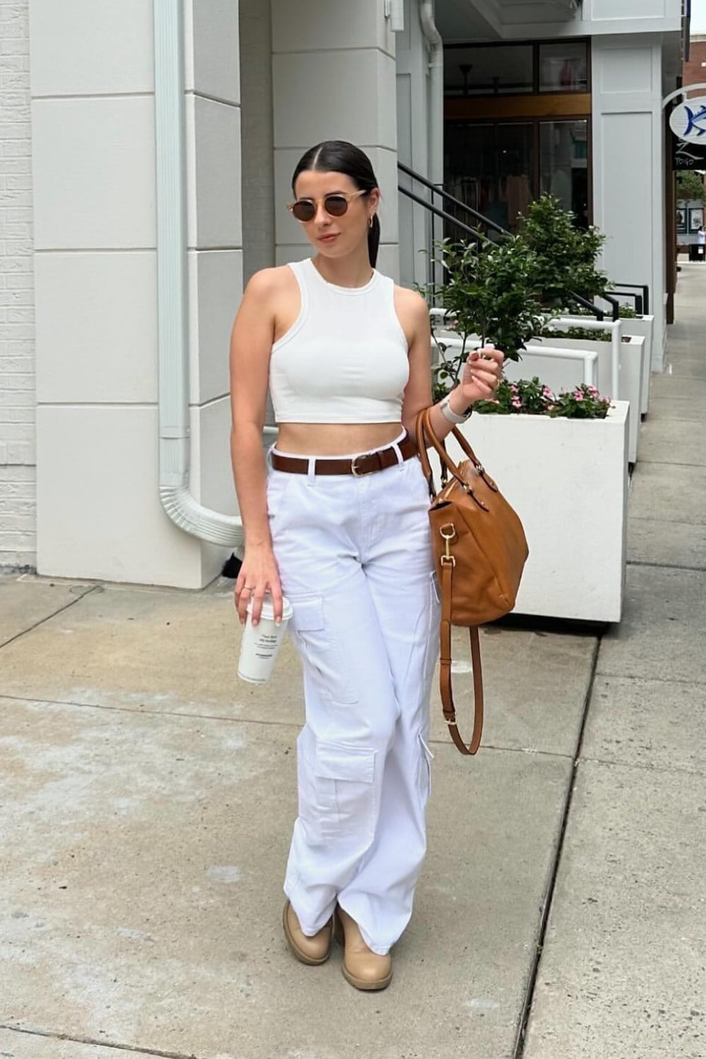 19 Chic White Pants Outfit Ideas
