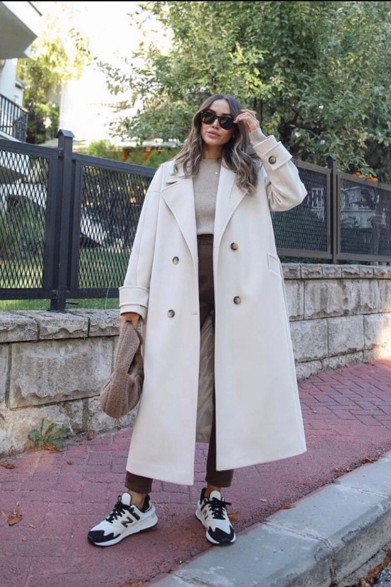 24 Long Coat Outfits That Look So Chic and Put Together