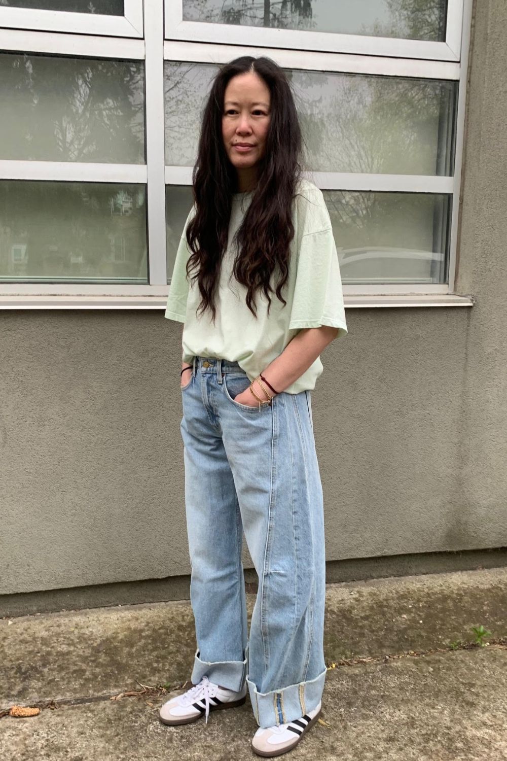 19 Best Outfits To Wear With Light Blue Jeans For Every Occasion